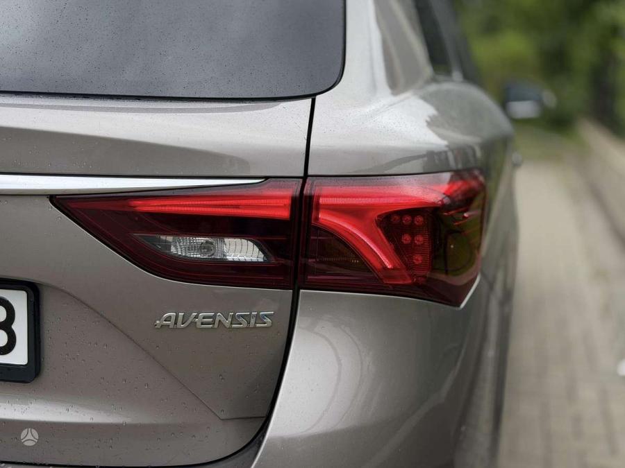 Brown Toyota Avensis 2016 in Vilnius, with an engine capacity of 2.00 L and mileage of 192 thousand km for 8900 €, photo 7 on AUTOMOTO.COM.LV