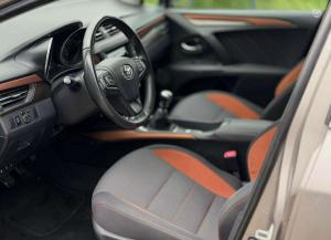 Brown Toyota Avensis 2016 in Vilnius, with an engine capacity of 2.00 L and mileage of 192 thousand km for 8900 €, photo 8 on AUTOMOTO.COM.LV