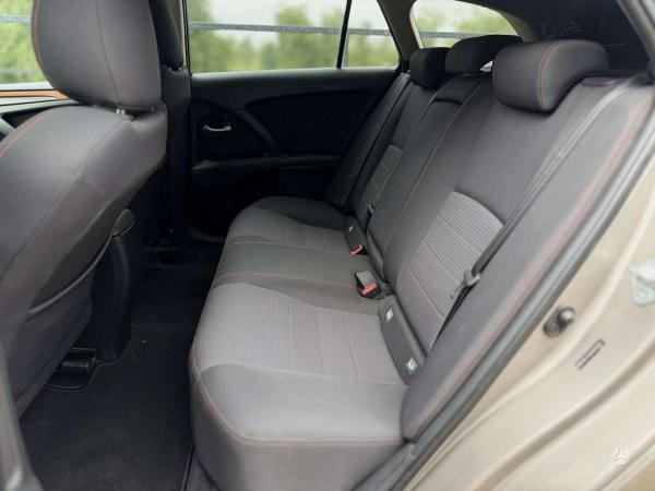 Brown Toyota Avensis 2016 in Vilnius, with an engine capacity of 2.00 L and mileage of 192 thousand km for 8900 €, photo 8 on AUTOMOTO.COM.LV