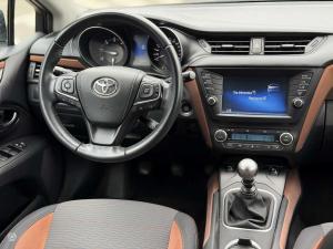 Brown Toyota Avensis 2016 in Vilnius, with an engine capacity of 2.00 L and mileage of 192 thousand km for 8900 €, photo 10 on AUTOMOTO.COM.LV