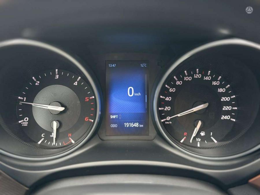 Brown Toyota Avensis 2016 in Vilnius, with an engine capacity of 2.00 L and mileage of 192 thousand km for 8900 €, photo 12 on AUTOMOTO.COM.LV