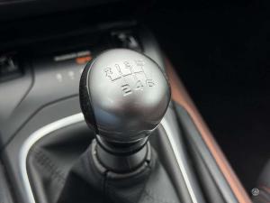 Brown Toyota Avensis 2016 in Vilnius, with an engine capacity of 2.00 L and mileage of 192 thousand km for 8900 €, photo 17 on AUTOMOTO.COM.LV