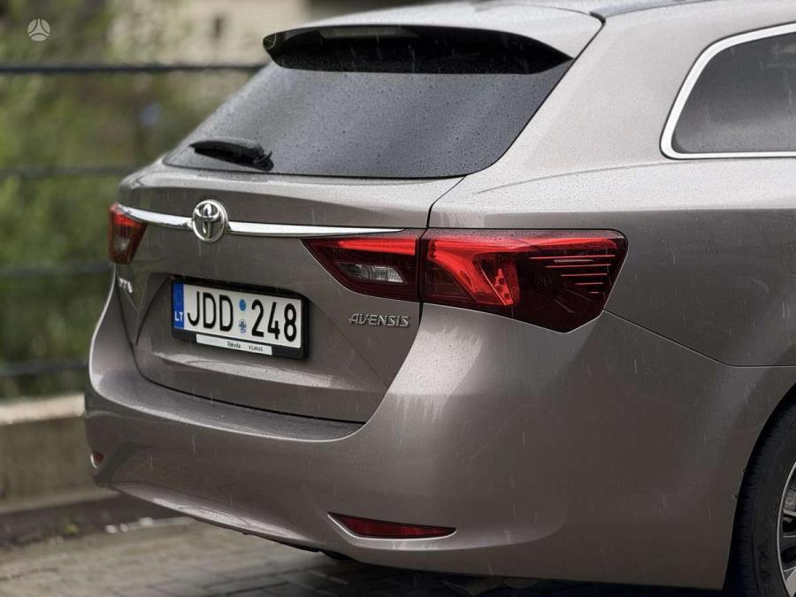 Brown Toyota Avensis 2016 in Vilnius, with an engine capacity of 2.00 L and mileage of 192 thousand km for 8900 €, photo 25 on AUTOMOTO.COM.LV