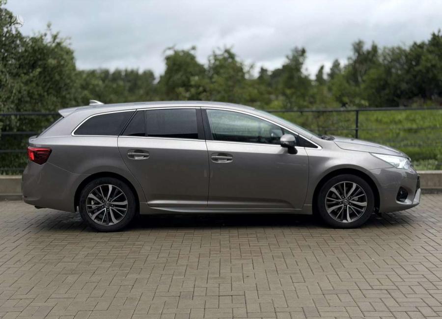 Brown Toyota Avensis 2016 in Vilnius, with an engine capacity of 2.00 L and mileage of 192 thousand km for 8900 €, photo 26 on AUTOMOTO.COM.LV