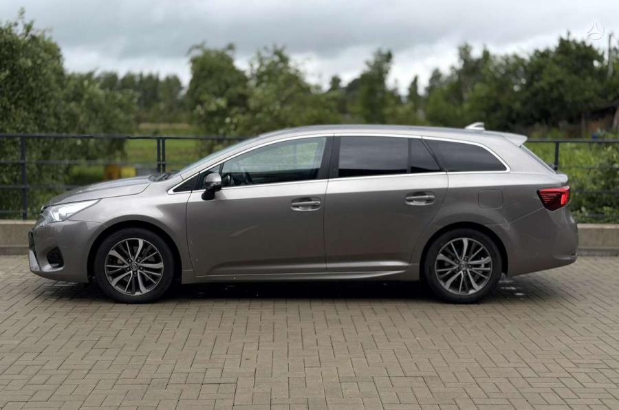 Brown Toyota Avensis 2016 in Vilnius, with an engine capacity of 2.00 L and mileage of 192 thousand km for 8900 €, photo 27 on AUTOMOTO.COM.LV