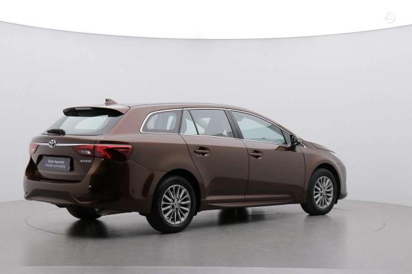 Brown Toyota Avensis 2016 in Vilnius, with an engine capacity of 1.80 L and mileage of 211 thousand km for 10900 €, photo 3 on AUTOMOTO.COM.LV