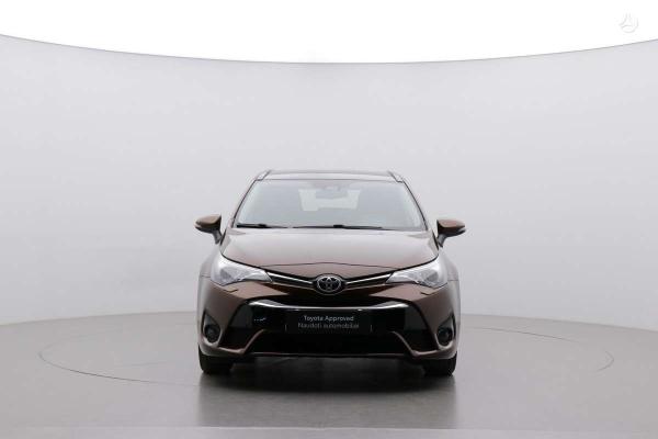 Brown Toyota Avensis 2016 in Vilnius, with an engine capacity of 1.80 L and mileage of 211 thousand km for 10900 €, photo 6 on AUTOMOTO.COM.LV
