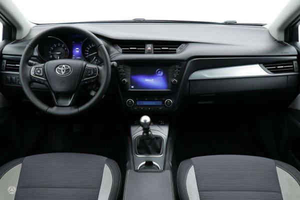 Brown Toyota Avensis 2016 in Vilnius, with an engine capacity of 1.80 L and mileage of 211 thousand km for 10900 €, photo 7 on AUTOMOTO.COM.LV