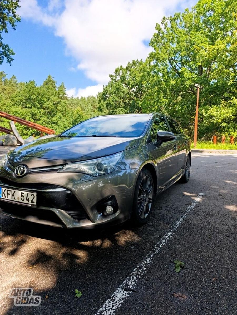 Brown Toyota Avensis 2018 in Jurbarkas, with an engine capacity of 1.80 L and mileage of 240 thousand km for 9500 €, photo 1 on AUTOMOTO.COM.LV