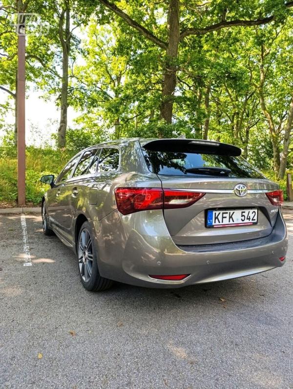 Brown Toyota Avensis 2018 in Jurbarkas, with an engine capacity of 1.80 L and mileage of 240 thousand km for 9500 €, photo 3 on AUTOMOTO.COM.LV