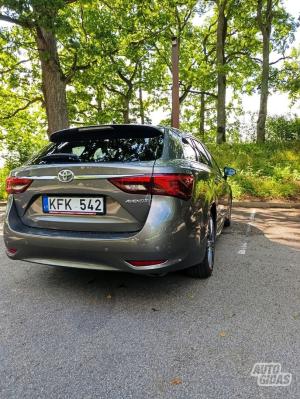 Brown Toyota Avensis 2018 in Jurbarkas, with an engine capacity of 1.80 L and mileage of 240 thousand km for 9500 €, photo 6 on AUTOMOTO.COM.LV