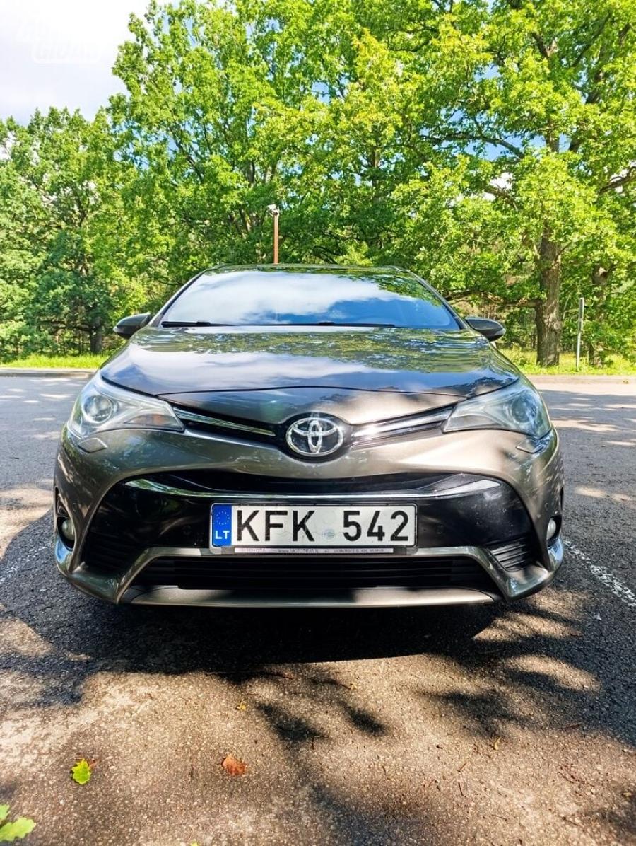 Brown Toyota Avensis 2018 in Jurbarkas, with an engine capacity of 1.80 L and mileage of 240 thousand km for 9500 €, photo 8 on AUTOMOTO.COM.LV