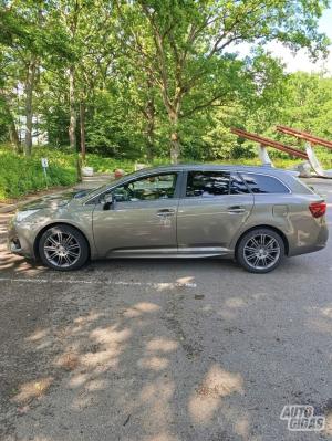 Brown Toyota Avensis 2018 in Jurbarkas, with an engine capacity of 1.80 L and mileage of 240 thousand km for 9500 €, photo 9 on AUTOMOTO.COM.LV