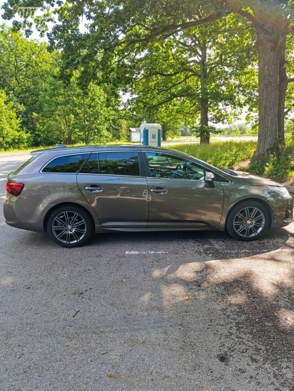 Brown Toyota Avensis 2018 in Jurbarkas, with an engine capacity of 1.80 L and mileage of 240 thousand km for 9500 €, photo 10 on AUTOMOTO.COM.LV