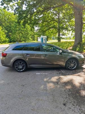 Brown Toyota Avensis 2018 in Jurbarkas, with an engine capacity of 1.80 L and mileage of 240 thousand km for 9500 €, photo 10 on AUTOMOTO.COM.LV
