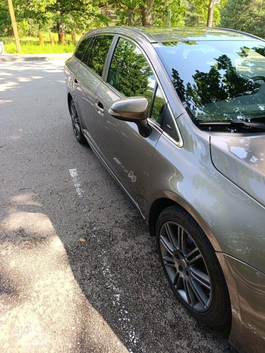 Brown Toyota Avensis 2018 in Jurbarkas, with an engine capacity of 1.80 L and mileage of 240 thousand km for 9500 €, photo 11 on AUTOMOTO.COM.LV