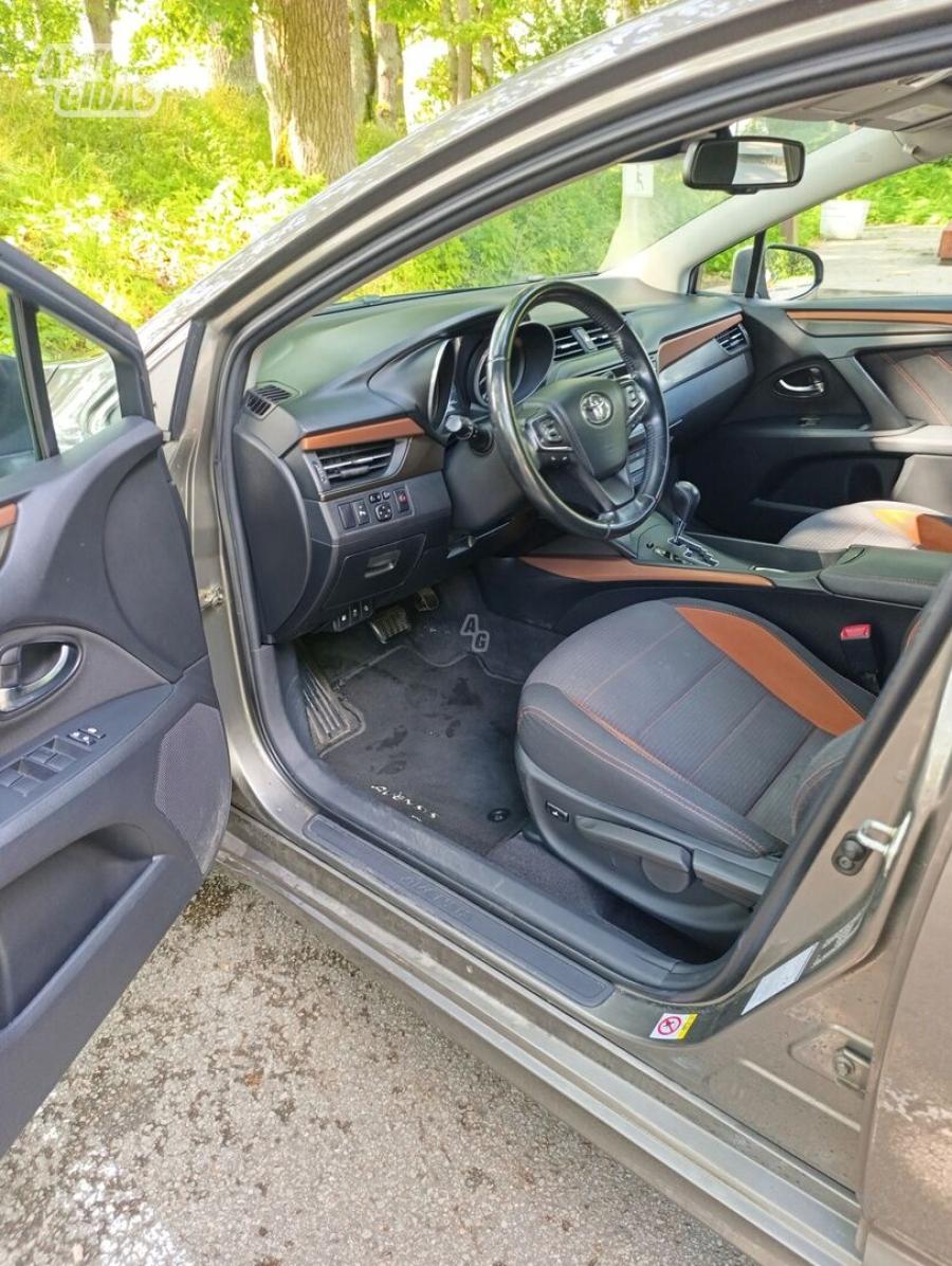 Brown Toyota Avensis 2018 in Jurbarkas, with an engine capacity of 1.80 L and mileage of 240 thousand km for 9500 €, photo 14 on AUTOMOTO.COM.LV