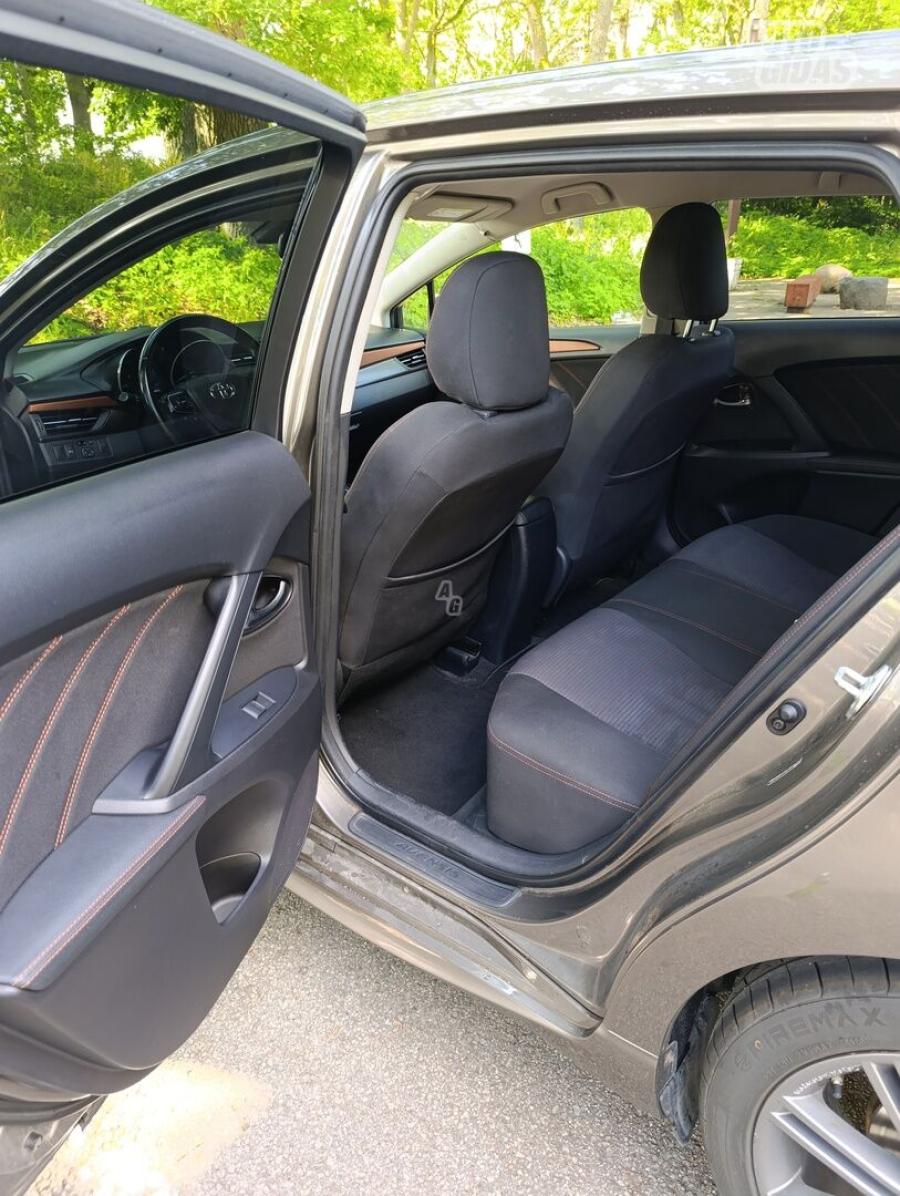 Brown Toyota Avensis 2018 in Jurbarkas, with an engine capacity of 1.80 L and mileage of 240 thousand km for 9500 €, photo 15 on AUTOMOTO.COM.LV