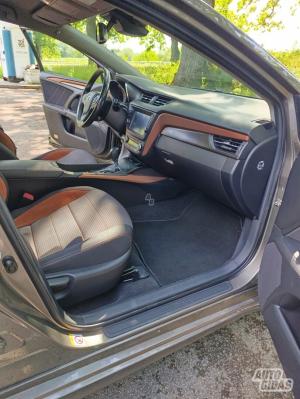 Brown Toyota Avensis 2018 in Jurbarkas, with an engine capacity of 1.80 L and mileage of 240 thousand km for 9500 €, photo 17 on AUTOMOTO.COM.LV