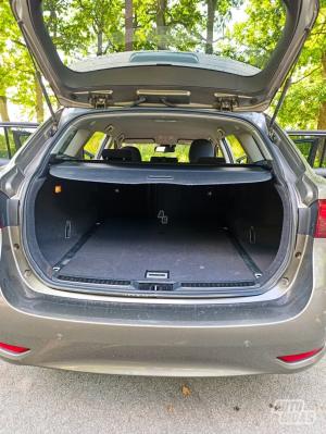 Brown Toyota Avensis 2018 in Jurbarkas, with an engine capacity of 1.80 L and mileage of 240 thousand km for 9500 €, photo 18 on AUTOMOTO.COM.LV