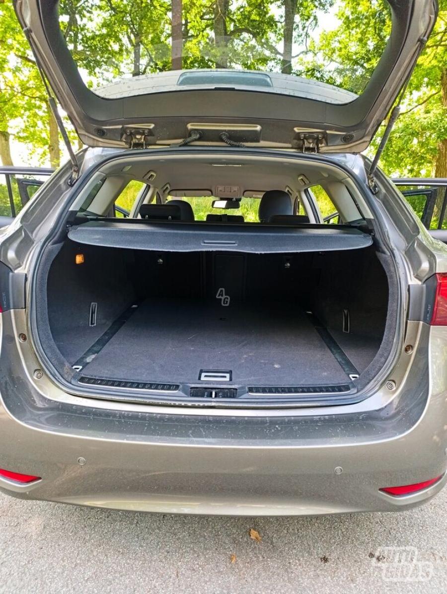 Brown Toyota Avensis 2018 in Jurbarkas, with an engine capacity of 1.80 L and mileage of 240 thousand km for 9500 €, photo 18 on AUTOMOTO.COM.LV