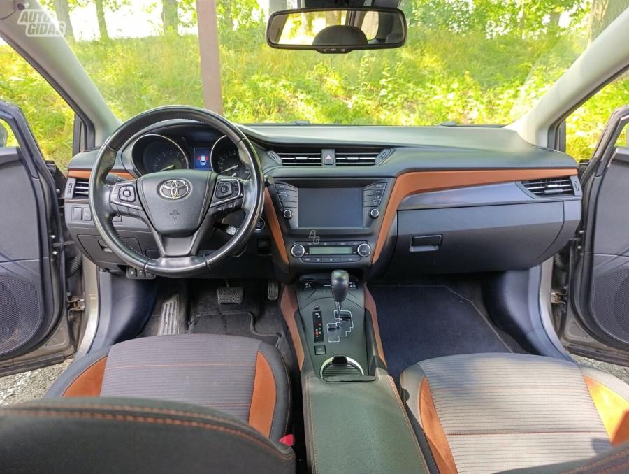 Brown Toyota Avensis 2018 in Jurbarkas, with an engine capacity of 1.80 L and mileage of 240 thousand km for 9500 €, photo 19 on AUTOMOTO.COM.LV