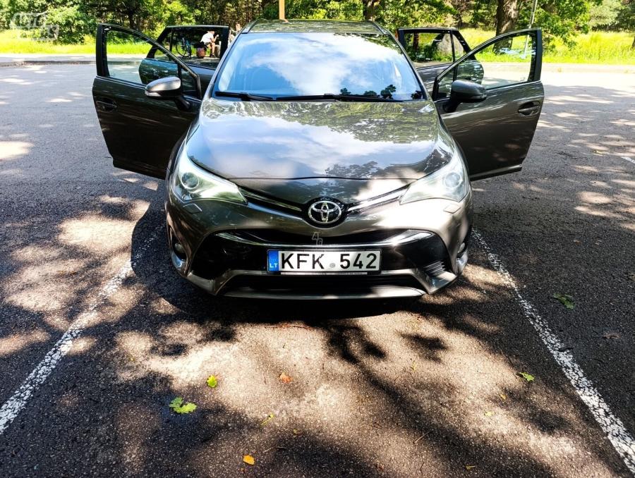 Brown Toyota Avensis 2018 in Jurbarkas, with an engine capacity of 1.80 L and mileage of 240 thousand km for 9500 €, photo 20 on AUTOMOTO.COM.LV
