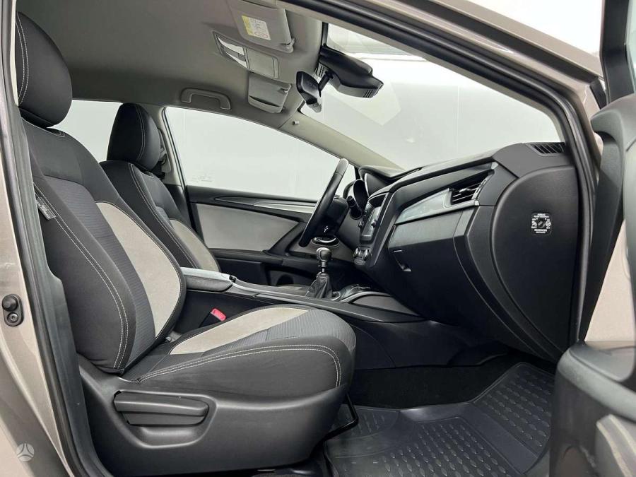 Brūns Toyota Avensis 2018 Viļņa, ar dzinēja tilpumu 2.00 L un nobraukumu 168 tūkst. km par 9900 €, foto 7 vietnē AUTOMOTO.COM.LV