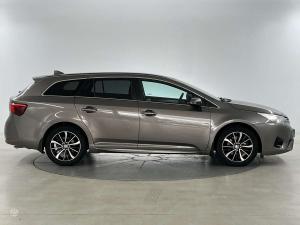 Brūns Toyota Avensis 2018 Viļņa, ar dzinēja tilpumu 2.00 L un nobraukumu 168 tūkst. km par 9900 €, foto 17 vietnē AUTOMOTO.COM.LV
