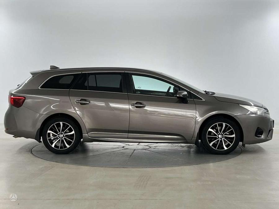 Brūns Toyota Avensis 2018 Viļņa, ar dzinēja tilpumu 2.00 L un nobraukumu 168 tūkst. km par 9900 €, foto 17 vietnē AUTOMOTO.COM.LV
