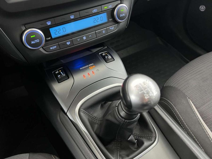 Brūns Toyota Avensis 2018 Viļņa, ar dzinēja tilpumu 2.00 L un nobraukumu 168 tūkst. km par 9900 €, foto 24 vietnē AUTOMOTO.COM.LV