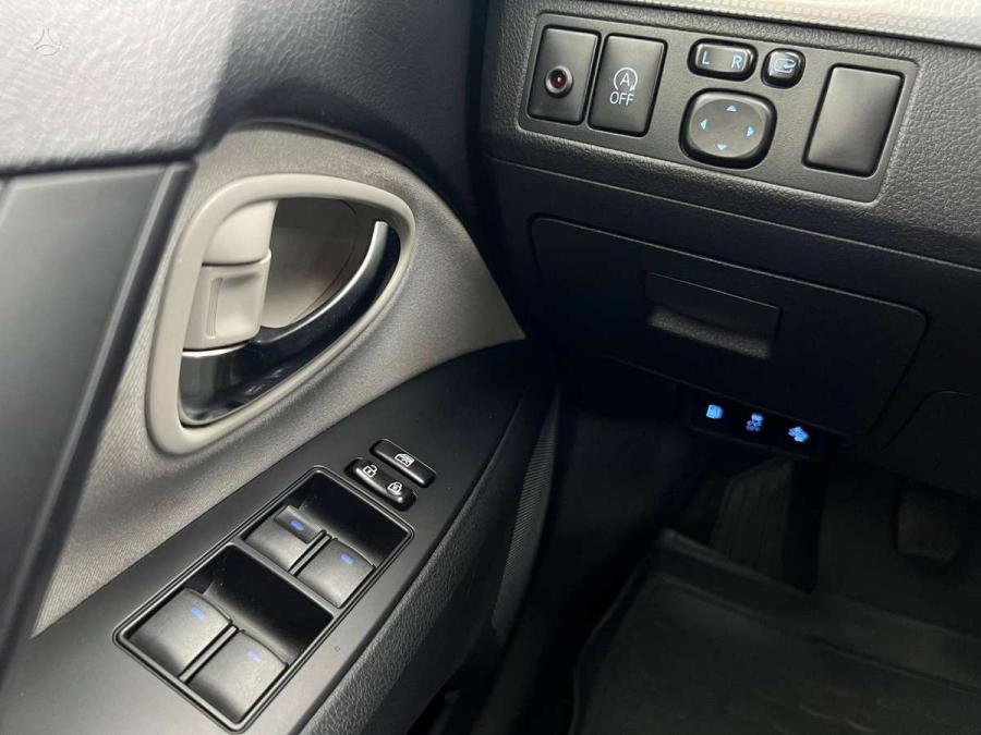 Brūns Toyota Avensis 2018 Viļņa, ar dzinēja tilpumu 2.00 L un nobraukumu 168 tūkst. km par 9900 €, foto 25 vietnē AUTOMOTO.COM.LV