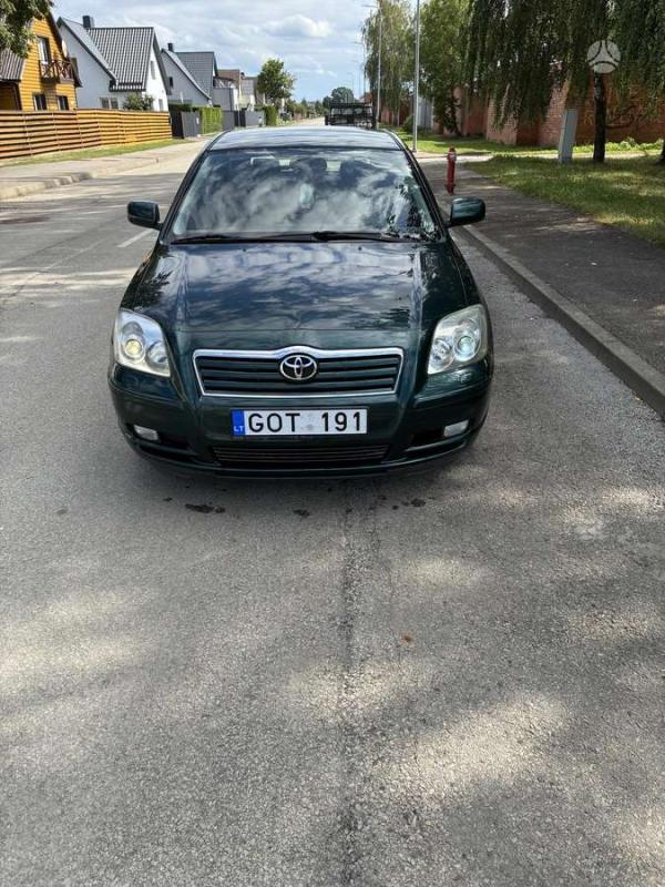 Green Toyota Avensis 2003 in Marijampole, with an engine capacity of 2.00 L and mileage of 220 thousand km for 2750 €, photo 1 on AUTOMOTO.COM.LV