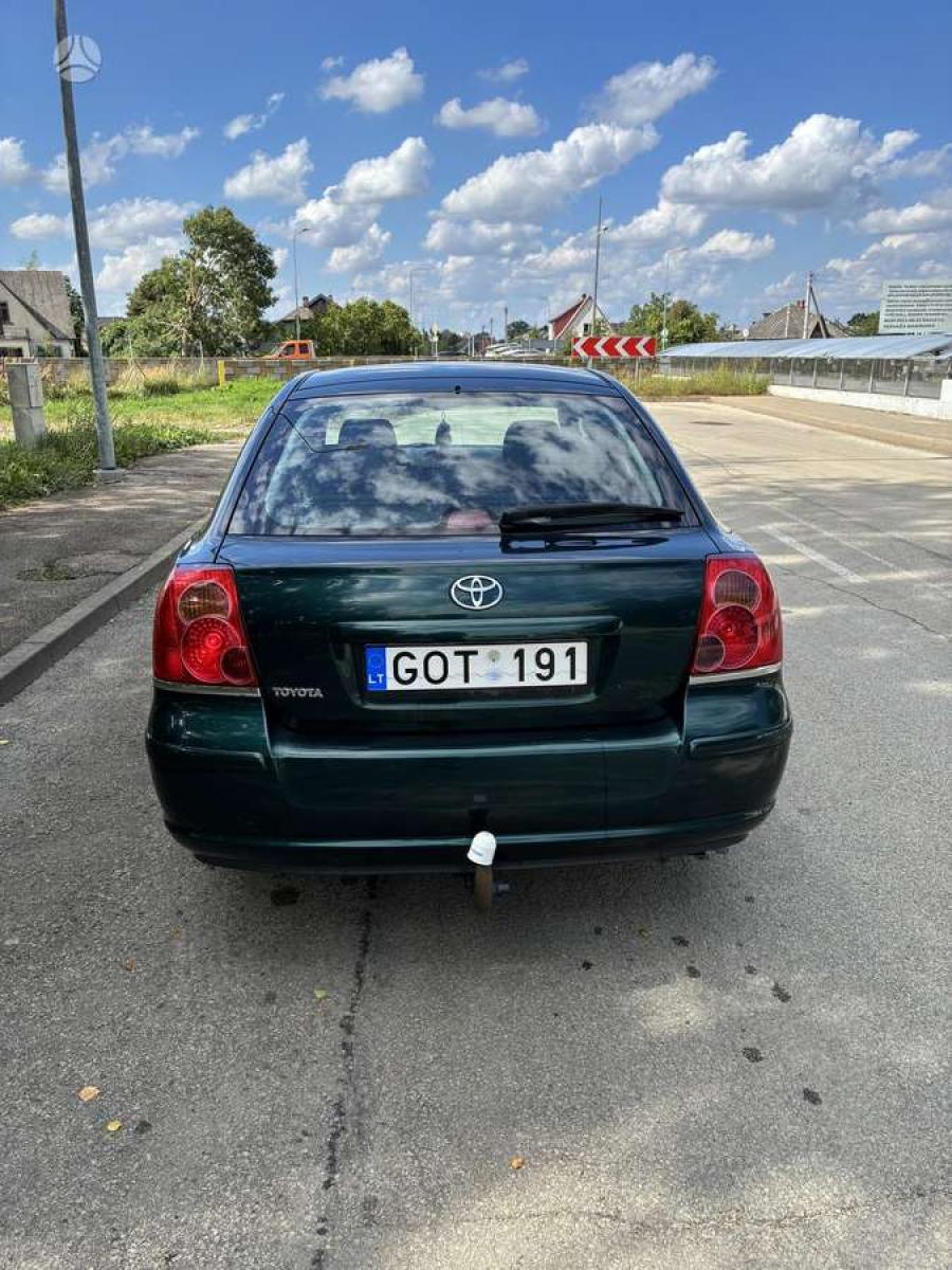 Green Toyota Avensis 2003 in Marijampole, with an engine capacity of 2.00 L and mileage of 220 thousand km for 2750 €, photo 3 on AUTOMOTO.COM.LV