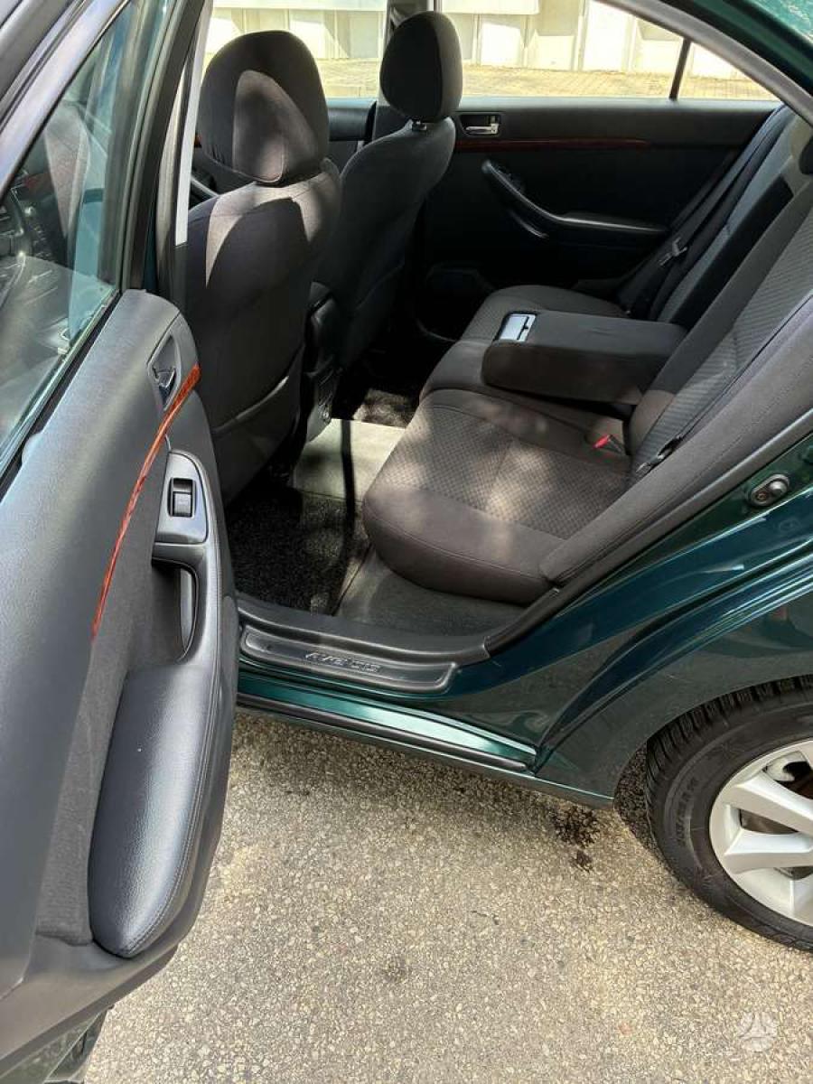 Green Toyota Avensis 2003 in Marijampole, with an engine capacity of 2.00 L and mileage of 220 thousand km for 2750 €, photo 9 on AUTOMOTO.COM.LV