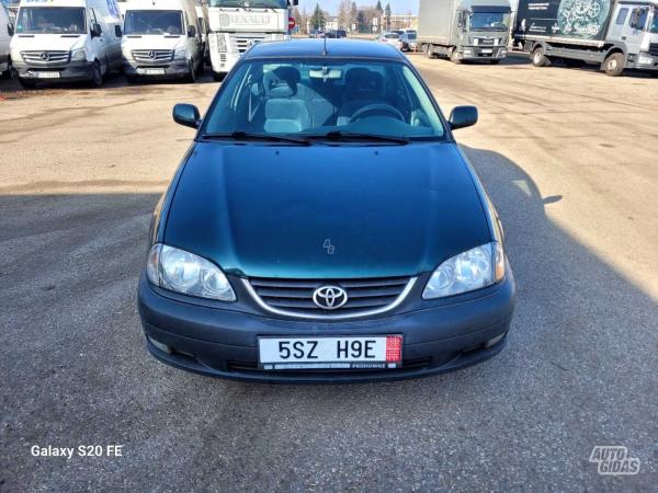 Green Toyota Avensis 2003 in Marijampole, with an engine capacity of 1.90 L and mileage of 300 thousand km for 1399 €, photo 1 on AUTOMOTO.COM.LV