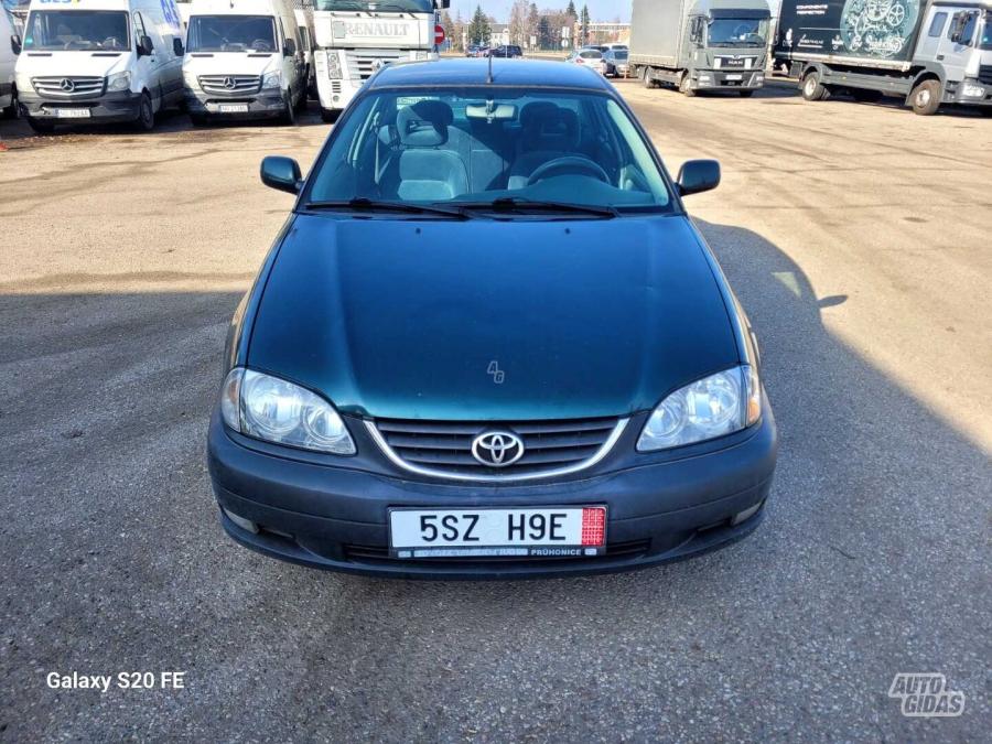 Green Toyota Avensis 2003 in Marijampole, with an engine capacity of 1.90 L and mileage of 300 thousand km for 1399 €, photo 1 on AUTOMOTO.COM.LV