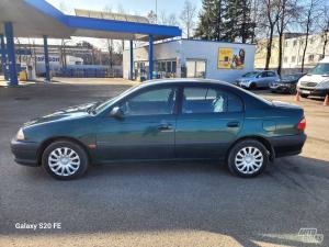Green Toyota Avensis 2003 in Marijampole, with an engine capacity of 1.90 L and mileage of 300 thousand km for 1399 €, photo 2 on AUTOMOTO.COM.LV