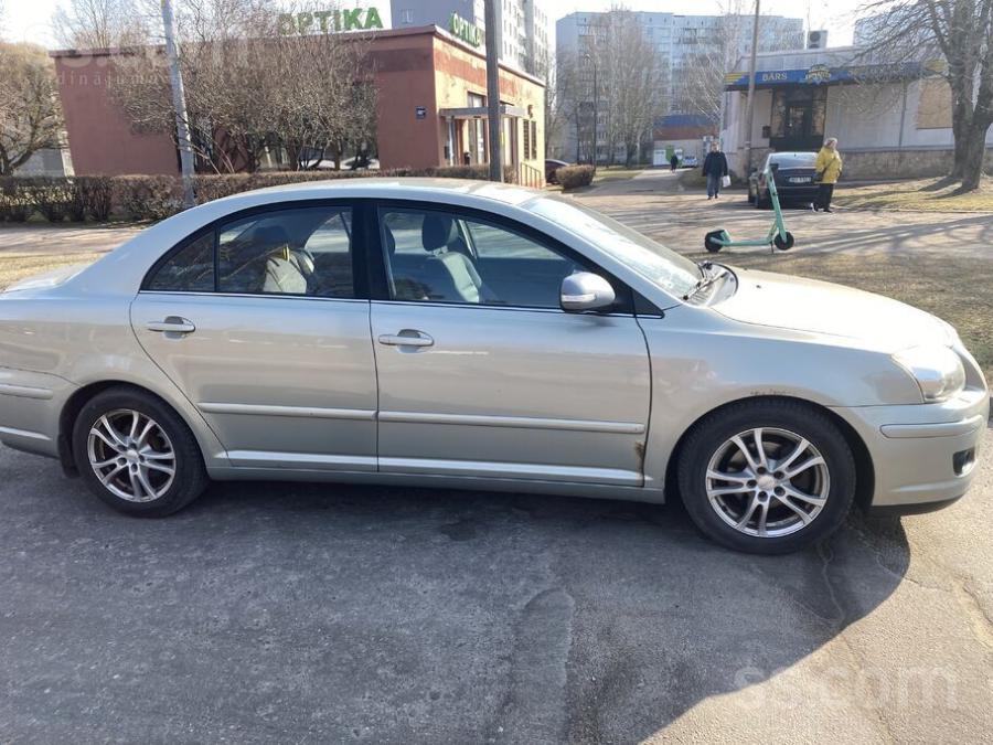 Green Toyota Avensis 2006 in Riga, with an engine capacity of 1.80 L and mileage of 318 thousand km for 1995 €, photo 3 on AUTOMOTO.COM.LV