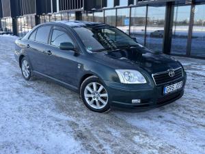 Zaļš Toyota Avensis 2006 Viļņa, ar dzinēja tilpumu 2.00 L un nobraukumu 300 tūkst. km par 1650 €, foto  vietnē AUTOMOTO.COM.LV