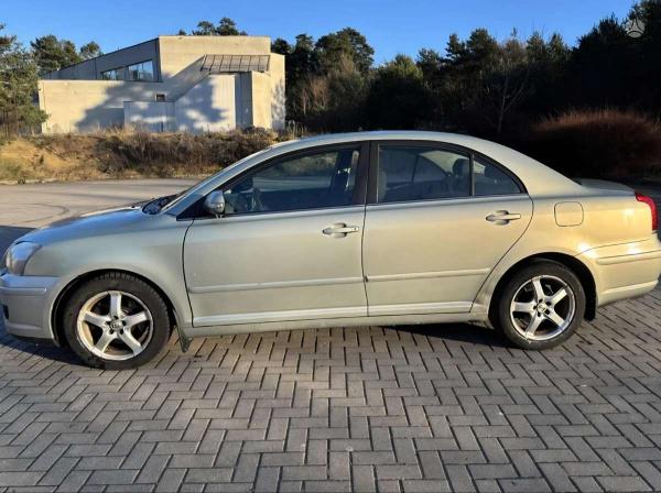 Green Toyota Avensis 2007 in Vilnius, with an engine capacity of 2.00 L and mileage of 292 thousand km for 1100 €, photo 2 on AUTOMOTO.COM.LV