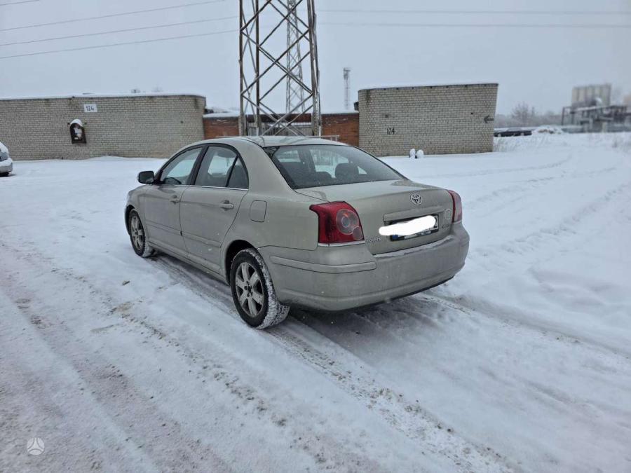Green Toyota Avensis 2007 in Kaunas, with an engine capacity of 2.00 L and mileage of 242 thousand km for 2750 €, photo 4 on AUTOMOTO.COM.LV