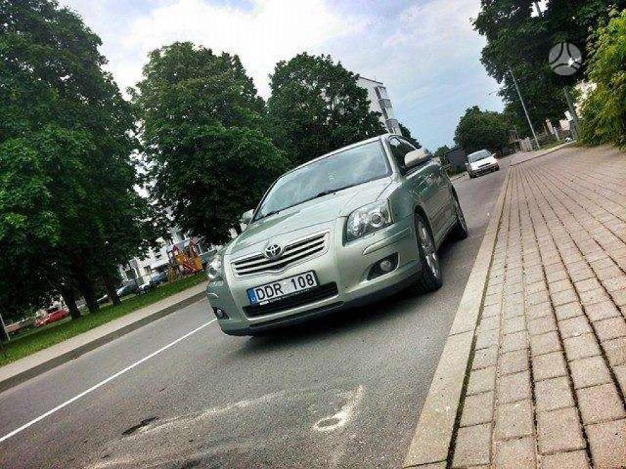Green Toyota Avensis 2007 in Jonava, with an engine capacity of 2.00 L and mileage of 254 thousand km for 3500 €, photo 1 on AUTOMOTO.COM.LV