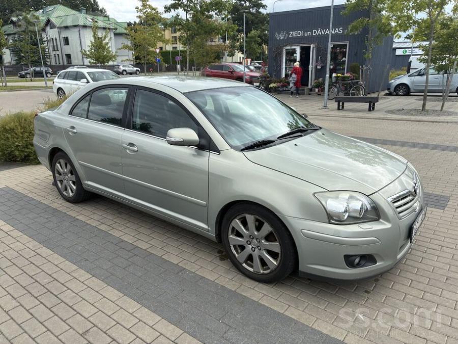 Green Toyota Avensis 2007 in Riga, with an engine capacity of 2.00 L and mileage of 245 thousand km for 2300 €, photo 3 on AUTOMOTO.COM.LV