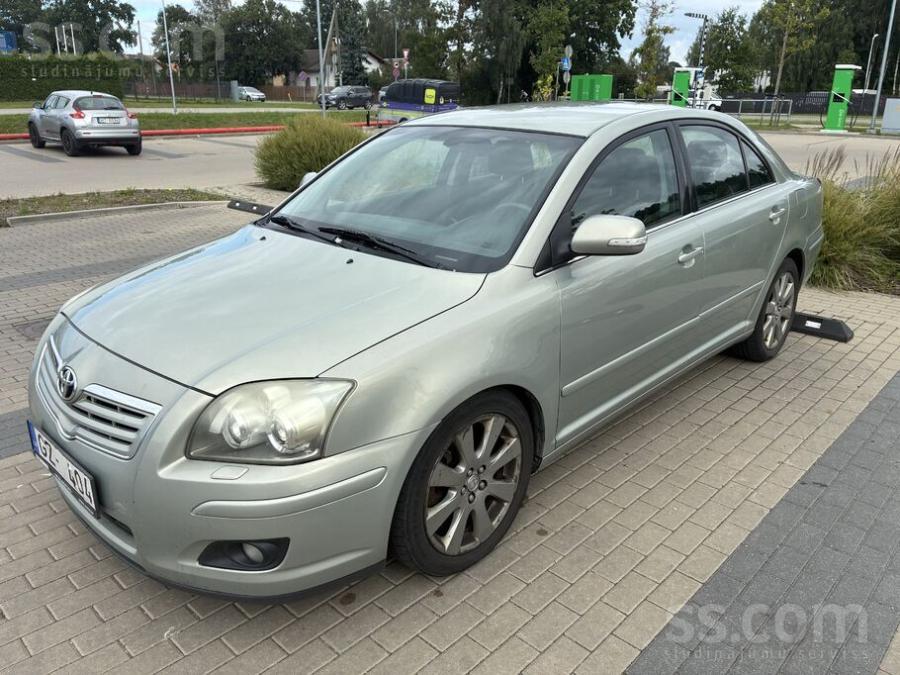 Green Toyota Avensis 2007 in Riga, with an engine capacity of 2.00 L and mileage of 245 thousand km for 2300 €, photo 4 on AUTOMOTO.COM.LV