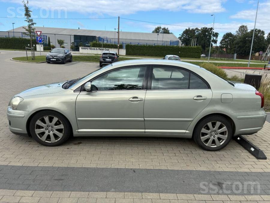 Green Toyota Avensis 2007 in Riga, with an engine capacity of 2.00 L and mileage of 245 thousand km for 2300 €, photo 5 on AUTOMOTO.COM.LV