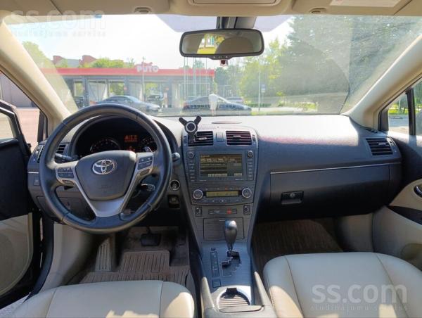 Green Toyota Avensis 2009 in Riga, with an engine capacity of 2.00 L and mileage of 225 thousand km for 5300 €, photo 1 on AUTOMOTO.COM.LV