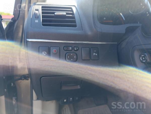 Green Toyota Avensis 2009 in Riga, with an engine capacity of 2.00 L and mileage of 225 thousand km for 5300 €, photo 8 on AUTOMOTO.COM.LV
