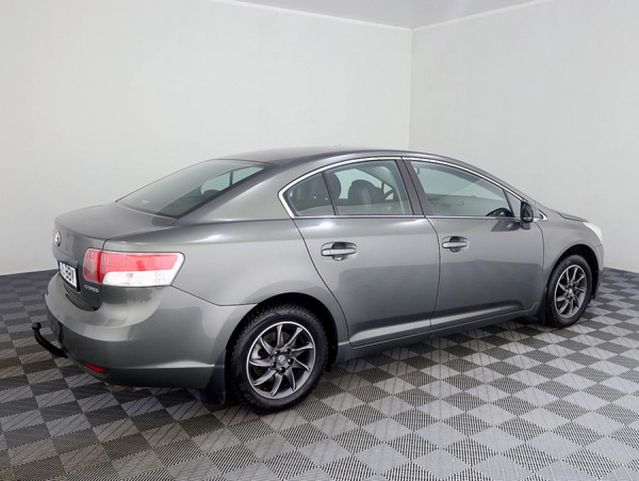 Green Toyota Avensis 2009 in Tallinn, with an engine capacity of 1.80 L and mileage of 259 thousand km for 3499 €, photo 4 on AUTOMOTO.COM.LV