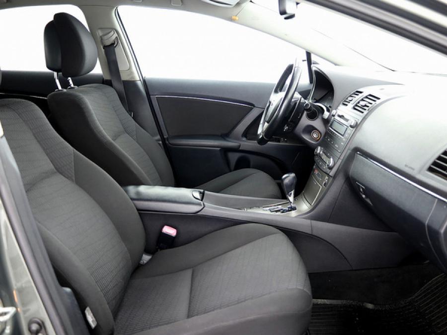 Green Toyota Avensis 2010 in Tallinn, with an engine capacity of 2.00 L and mileage of 319 thousand km for 2999 €, photo 7 on AUTOMOTO.COM.LV